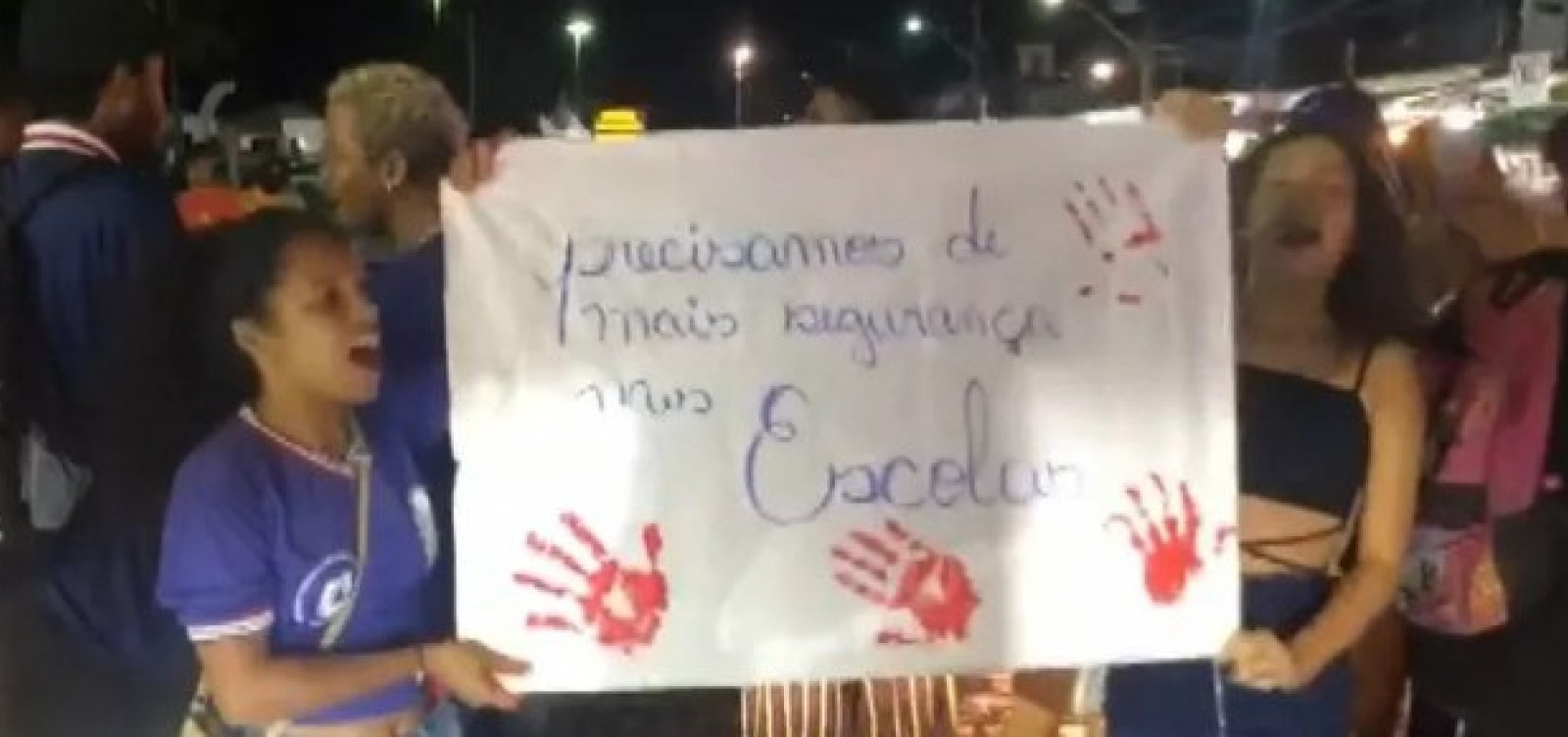 Estudante é esfaqueado dentro de escola no sul da Bahia e alunos ... Estudante é esfaqueado dentro de escola no sul da Bahia e alunos ...